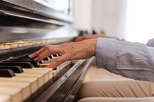 Hand Therapy For The Musicians | Rehab Associates